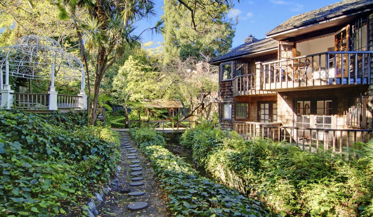 Santa Cruz, CA Hotel Photo Gallery – Babbling Brook Inn